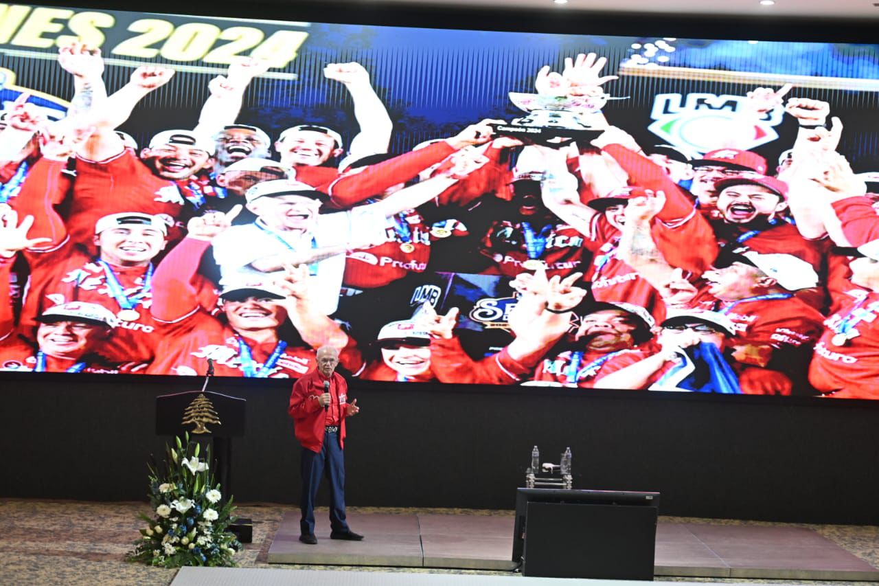 Presentación del libro de Don Alfredo Harp Helú